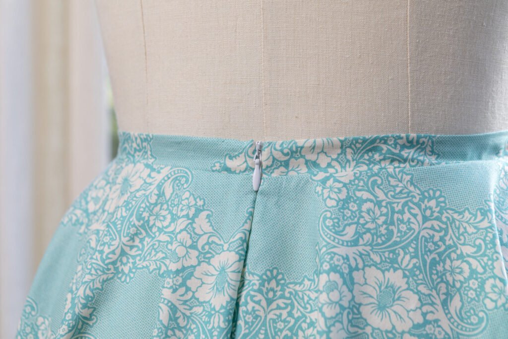 Dressmaking The Easy Guide by Helen Rhiannon